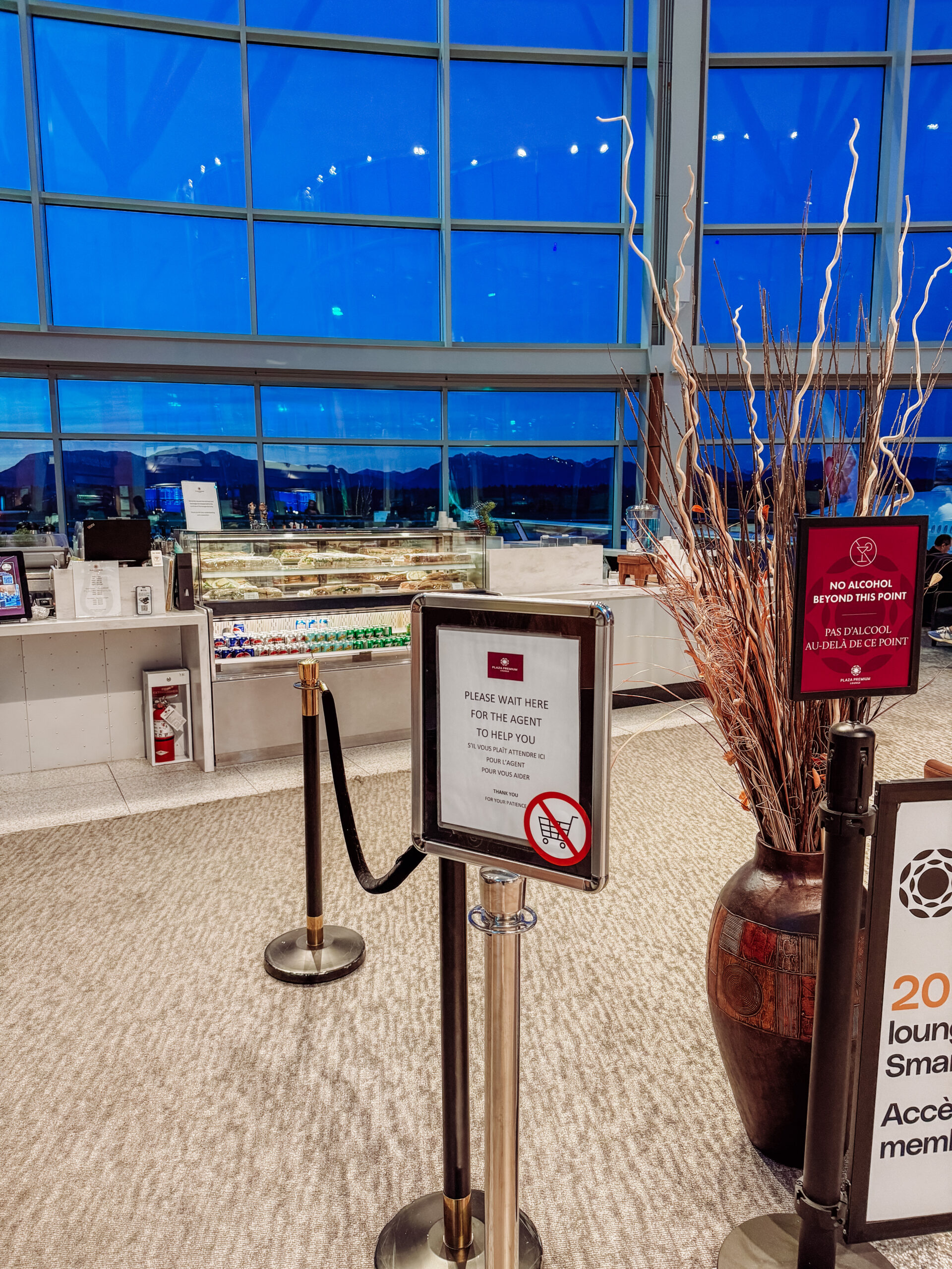 Vancouver Airport Lounge - Plaza Premium Lounge Vancouver is a must ...